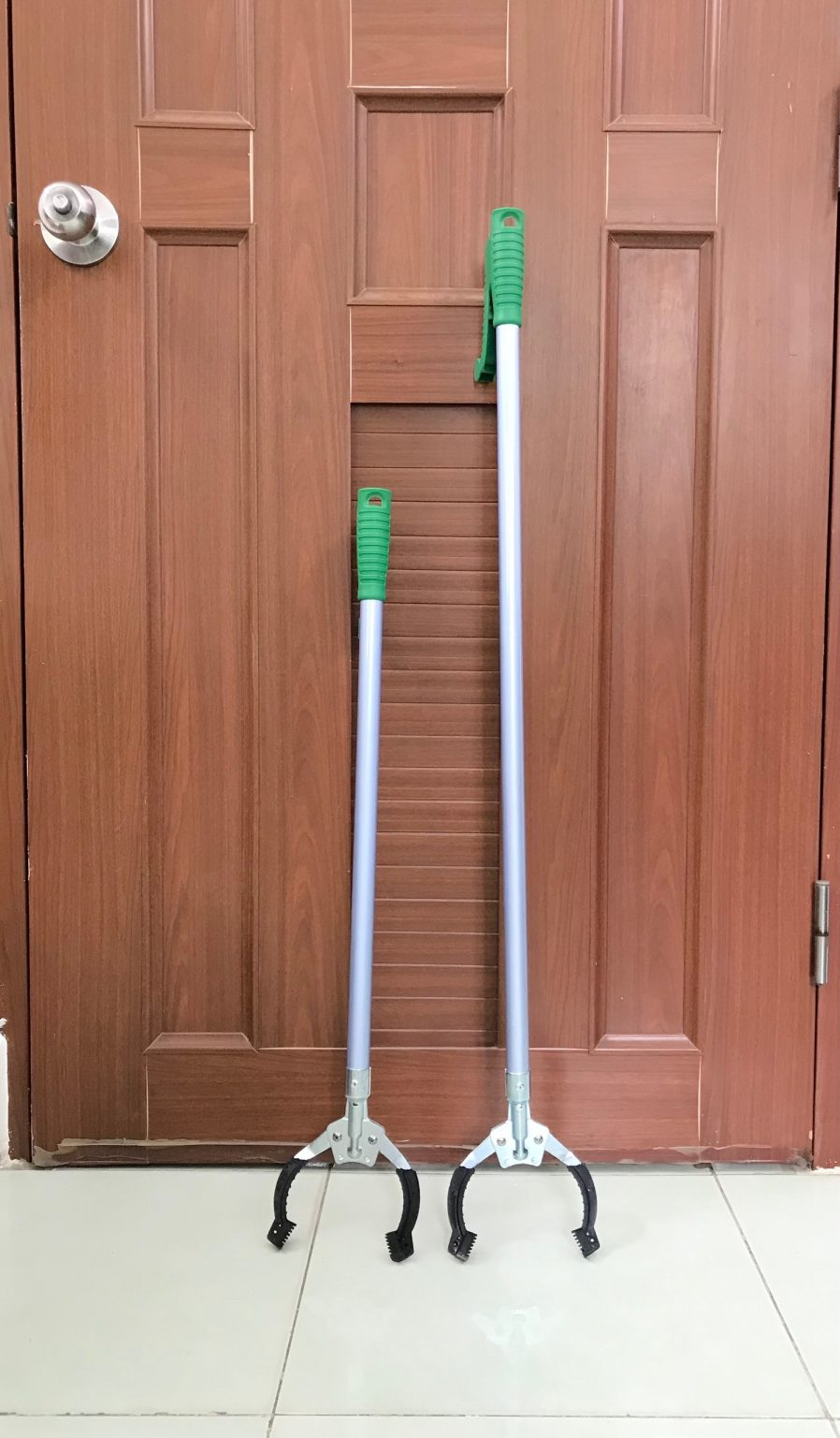 Dụng cụ gắp rác C-300B (70cm) - CÔNG TY TNHH THƯƠNG MẠI SONG QUÁN