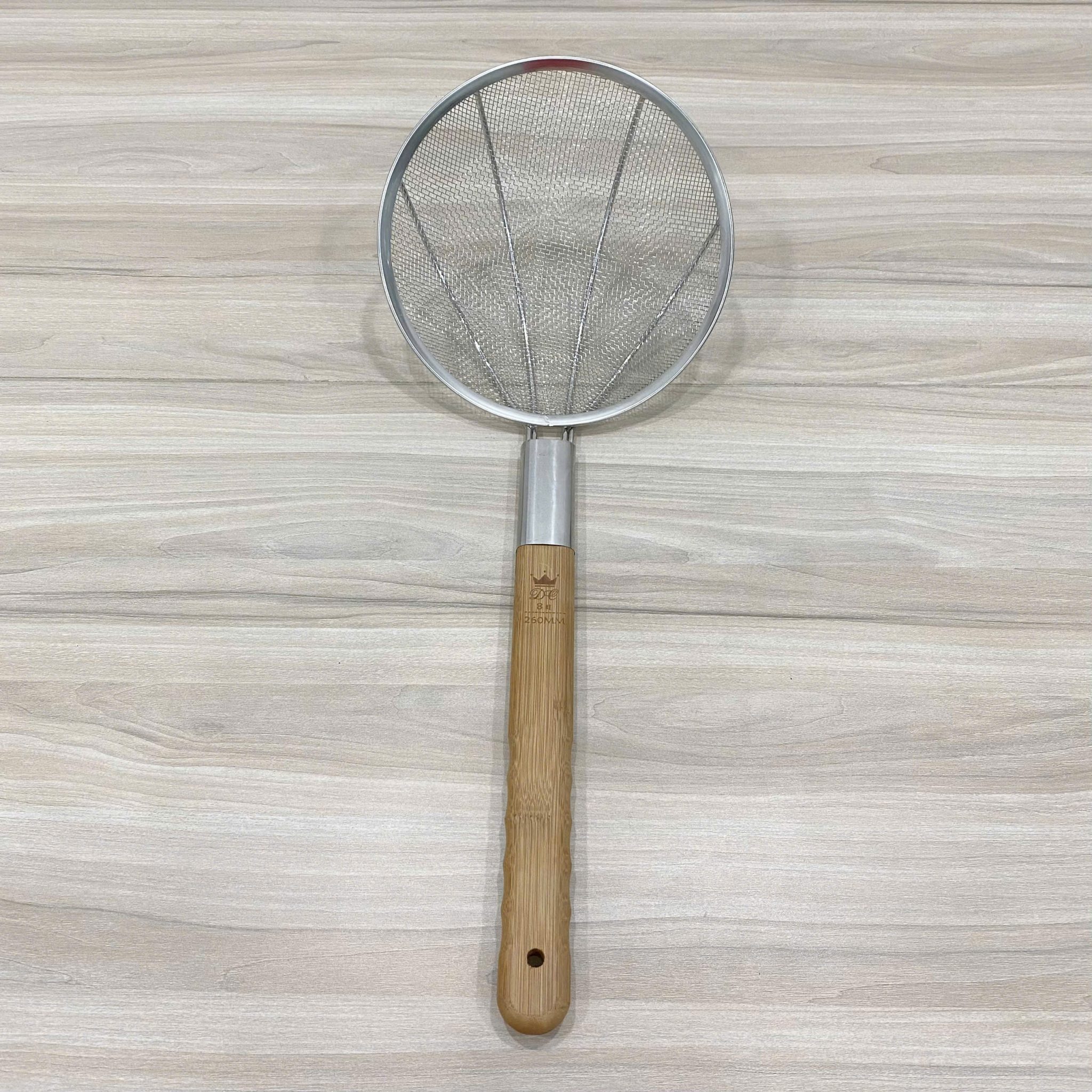 Chao lì inox cán gỗ #30 186124-8 (lỗ 8) - CÔNG TY TNHH THƯƠNG MẠI SONG QUÁN